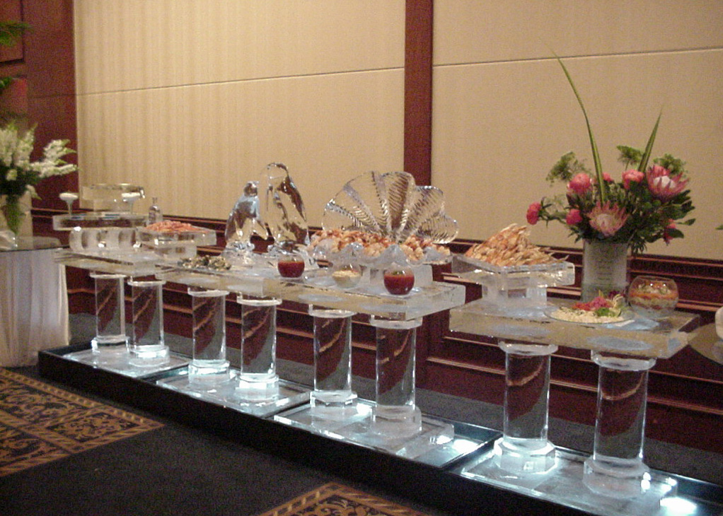 ICE BAR 16′ ANGLE FROM RIGHT | Elegant Ice Creations Inc.